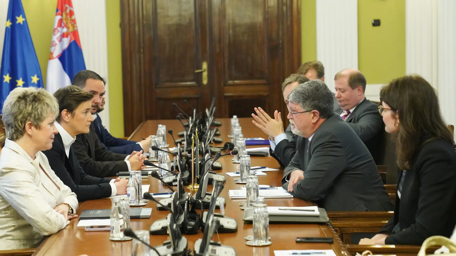 Poslanici vladajuće koalicije izneli zamerke Piculi na nacrt zveštaja o Srbiji